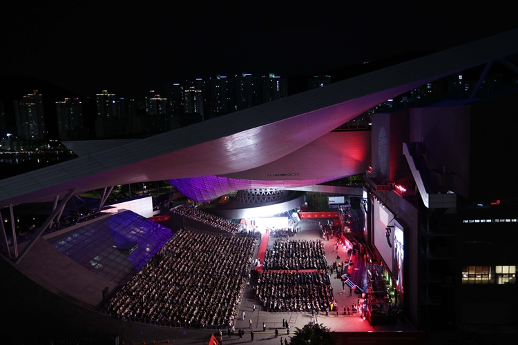 [30th BIFF] 30번째 생일 맞은 부산국제영화제, 새로운 항해를 시작하다